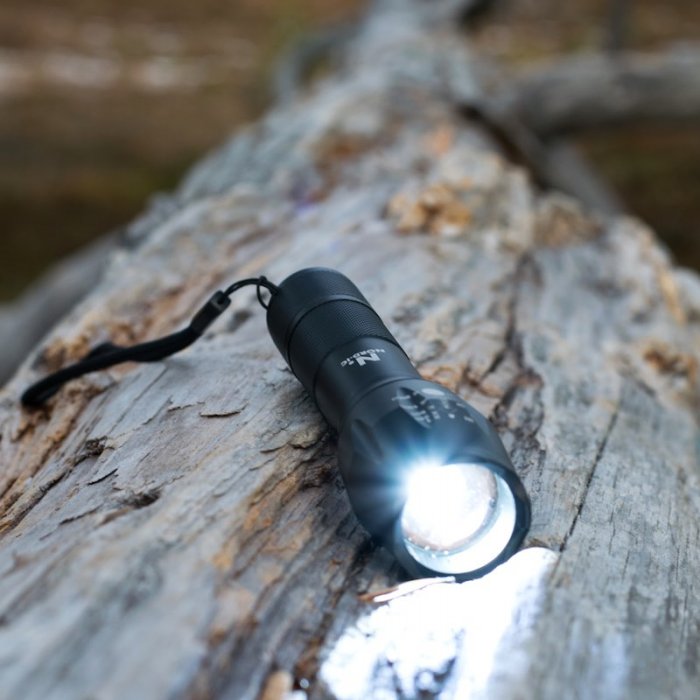 LED-lommelykt som enkelt lades via USB. | Alltid gratis frakt!